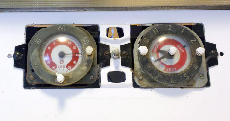 Clock and Timer Maintenance | Desiree's O'Keefe & Merritt Stove
